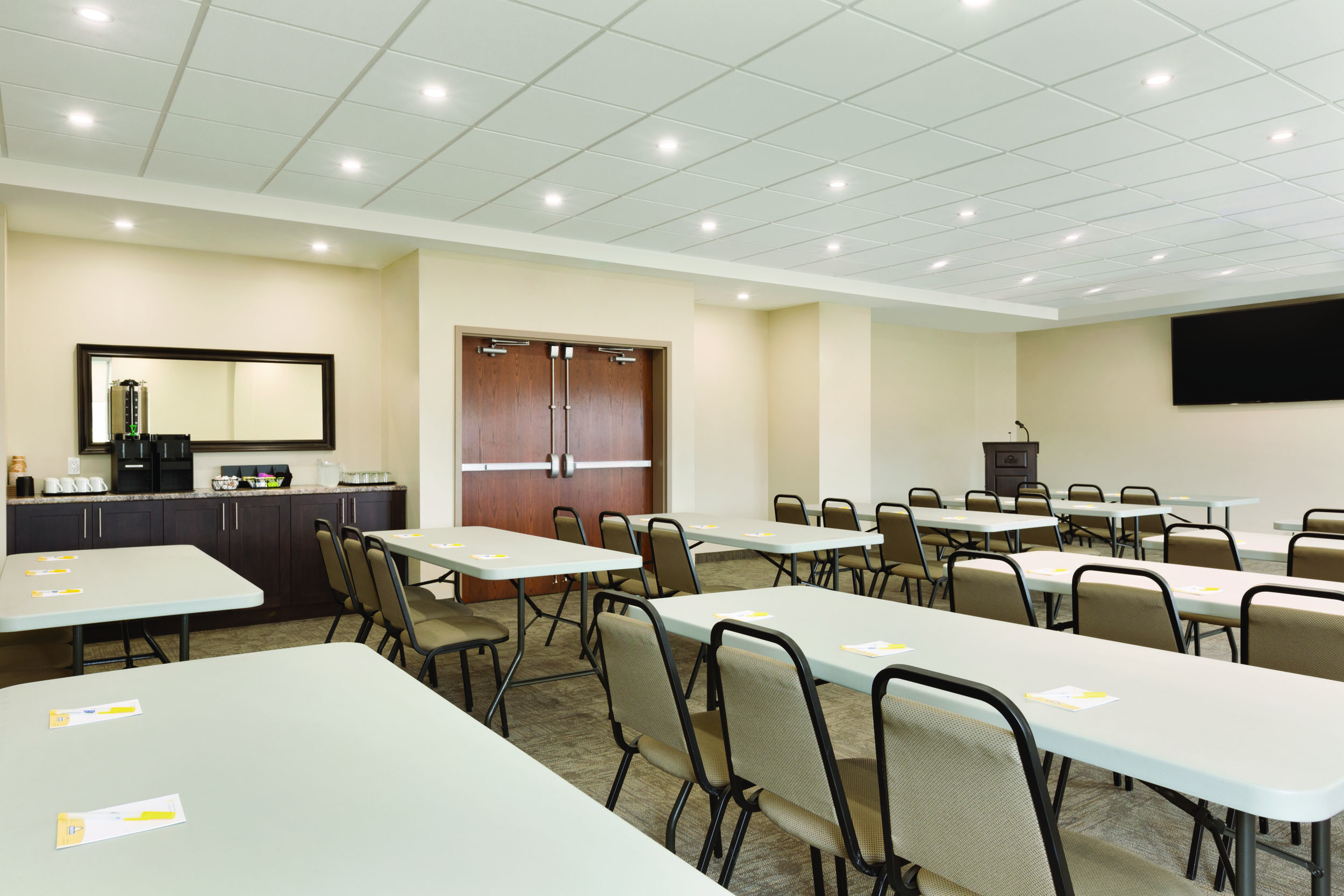 Days Inn Lindsay Welcome to the newly built Days Inn & Suites Lindsay